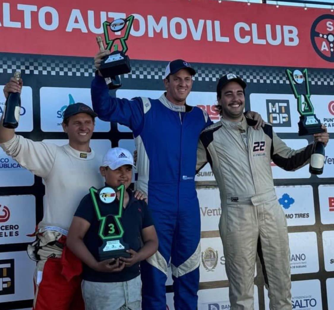 SAC: ARBIZA PERINOLA EN TACUAREMBO CUATRO BOTELLAS... CUATRO TROFEOS ...